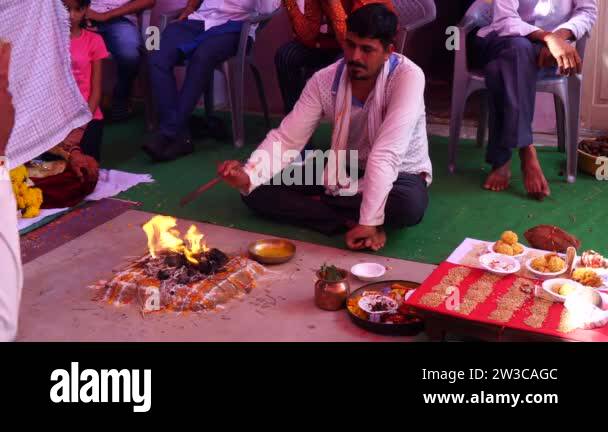 Havan fire Stock Videos & Footage - HD and 4K Video Clips - Alamy