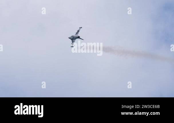 Gripen jet landing Stock Videos & Footage - HD and 4K Video Clips - Alamy