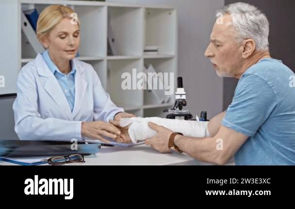 Arm cast Stock Videos & Footage - HD and 4K Video Clips - Alamy