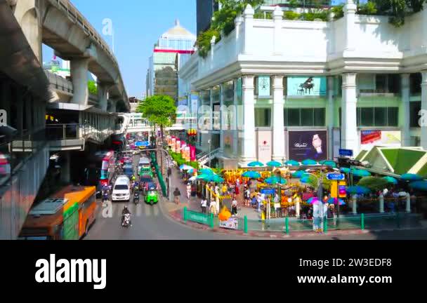 BANGKOK, THAILAND - APRIL 24, 2019: The Ratchaprasong junction with ...
