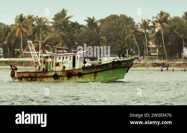 Kuttanad boat Stock Videos & Footage - HD and 4K Video Clips - Alamy