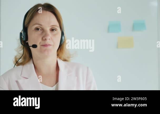 Lecturer gives business lecture Stock Videos & Footage - HD and 4K ...