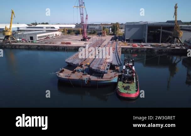 Water barges Stock Videos & Footage - HD and 4K Video Clips - Alamy