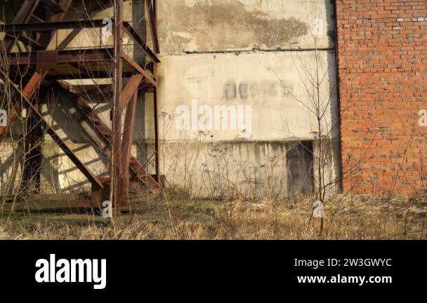 Object falling from high Stock Videos & Footage - HD and 4K Video Clips ...