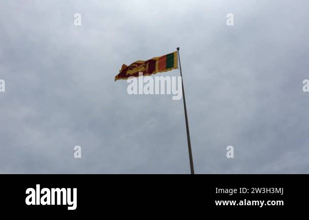 Big Sri Lankan flag at Colombo galle face Stock Video Footage - Alamy