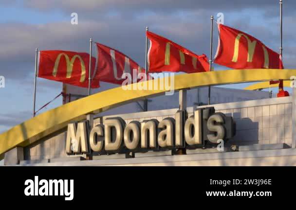 4K60fps McDonald's fast food restaurant rooftop flags waving, company ...