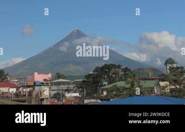 Clear view at the Vulcano Mount Mayon in Legazpi, Philippines Stock ...