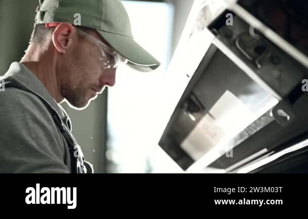 Electric motor coach Stock Videos & Footage - HD and 4K Video Clips - Alamy