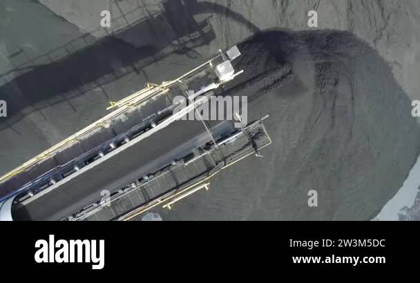 Video of the belt conveyor operation with the stacker boom begins to ...