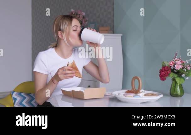 Junk food fast lunch Stock Videos & Footage - HD and 4K Video Clips - Alamy