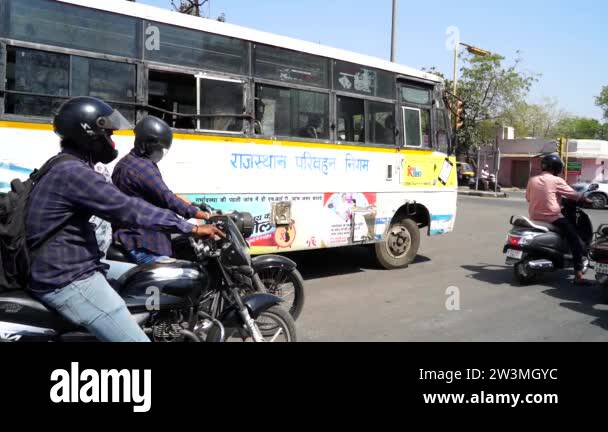 Traffic waiting for green signal Stock Videos & Footage - HD and 4K ...