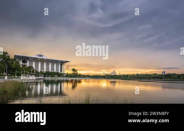 Sunset to twilight dramatic time lapse of the beautiful sky over the ...