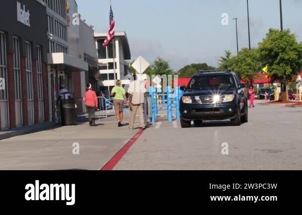 Walmart safety Stock Videos & Footage - HD and 4K Video Clips - Alamy