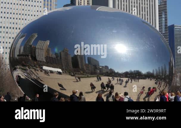 Kapoor cloud gate Stock Videos & Footage - HD and 4K Video Clips - Alamy
