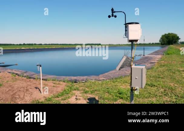 Field tank farm Stock Videos & Footage - HD and 4K Video Clips - Alamy