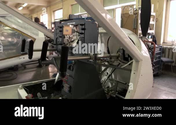 dashboard of small airplane controls in aircraft cockpit how planes ...