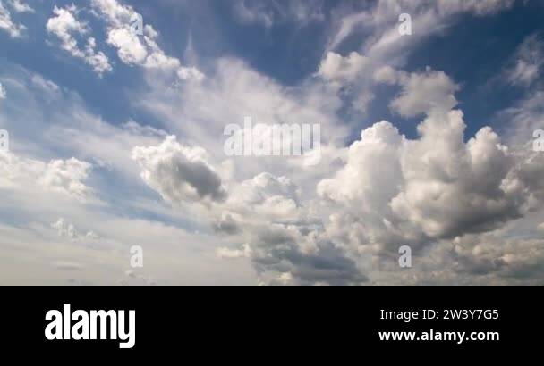 SeriesSKY CLEAR beautiful cloud Blue sky with clouds 4K sun Time lapse ...