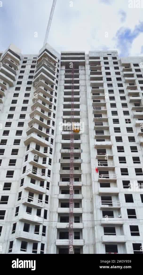 Construction of the high floor house, construction cranes, the bottom ...