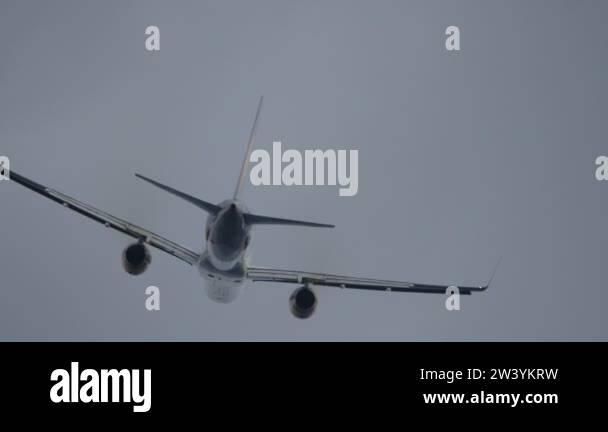 Passenger Civil Jet Airliner in Flight After Take Off 4K Boeing B-757 ...