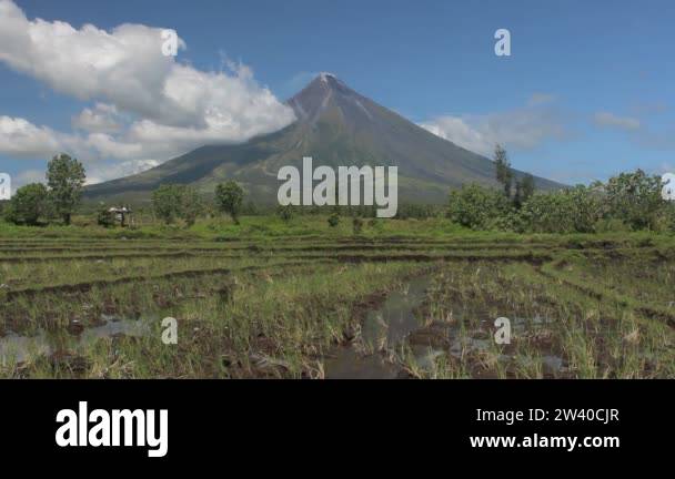 Clear view at the Vulcano Mount Mayon in Legazpi, Philippines Stock ...