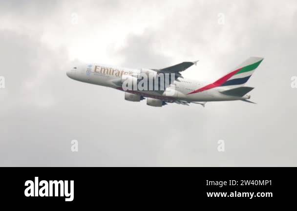 Emirates Airbus A380 takes off Stock Video Footage - Alamy
