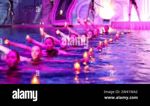Synchronized swimmers team performs Stock Video Footage - Alamy
