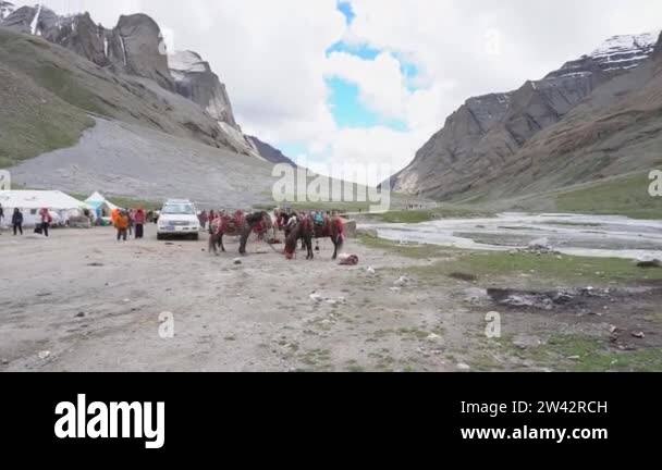 Ngari, Tibet, China - August 15, 2019: Resting point for tibetan ...