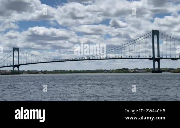 Beautiful cloudy sky behind the Bronx Whitestone Bridge, The bridge ...