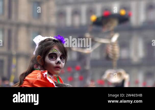 Mexico City, november 2019. A girl with Catrina make up is over the ...