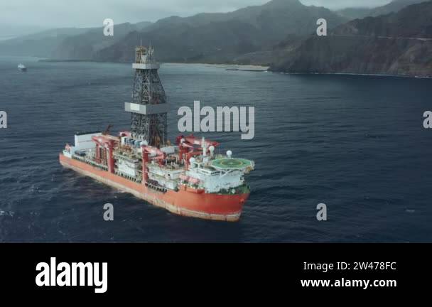 Drilling vessel for offshore oil and gas exploration and extraction in ...