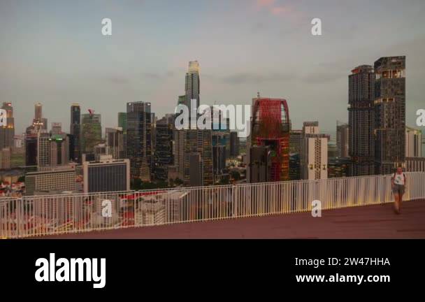Twilight night illumination at Singapore downtown, famous rooftop ...