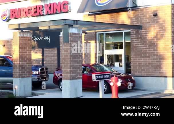 People ordering food at Burger King drive thru Stock Video Footage - Alamy