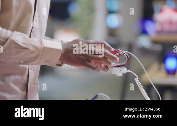 Smartwatch testing Stock Videos & Footage - HD and 4K Video Clips - Alamy