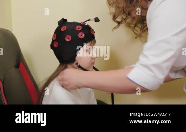 Preparing for an EEG analysis of the brain in the doctors office ...