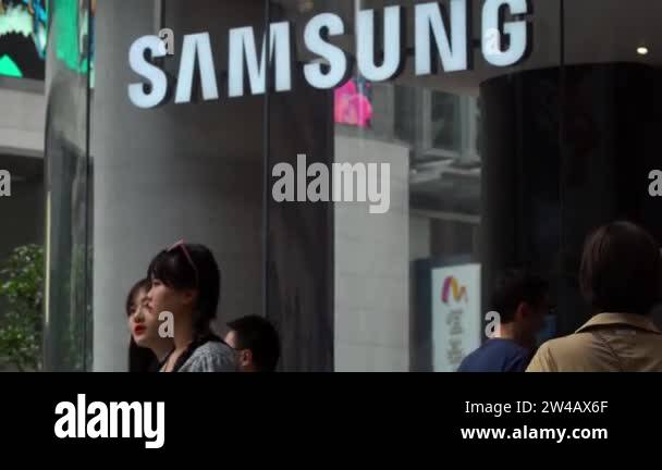 Samsung china phone Stock Videos & Footage - HD and 4K Video Clips - Alamy