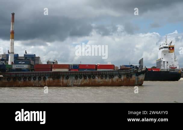 Kolkata, West Bengal, India - 29th July 2019 : Old empty and new fully ...