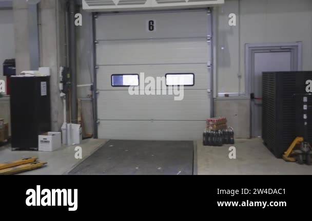 Cargo loading door Stock Videos & Footage - HD and 4K Video Clips - Alamy