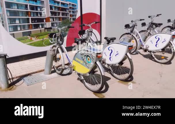 Bikes sharing road Stock Videos & Footage - HD and 4K Video Clips - Alamy