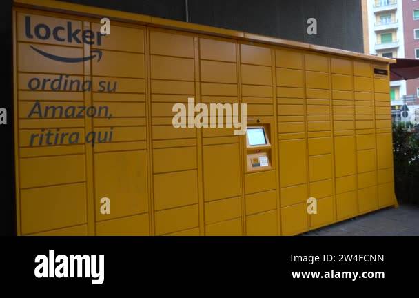 Locker bay Stock Videos & Footage - HD and 4K Video Clips - Alamy