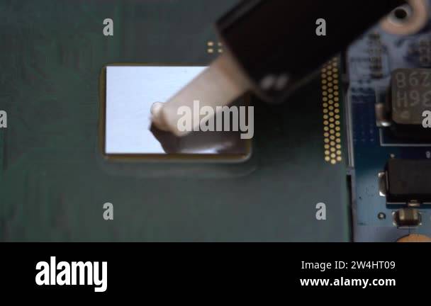 Applying thermal paste to a laptop processor, replacing thermal paste ...