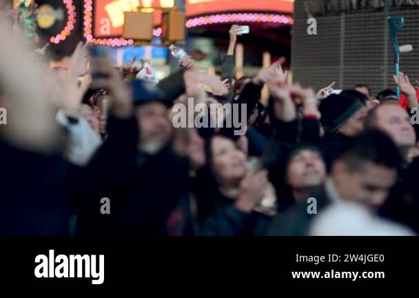 Times square crowds new year Stock Videos & Footage - HD and 4K Video ...