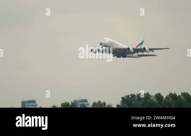 Emirates Airbus A380 takes off Stock Video Footage - Alamy