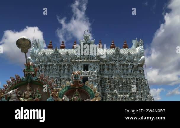 Suchindram temple dedicated to the gods Shiva, Vishnu and Brahma ...