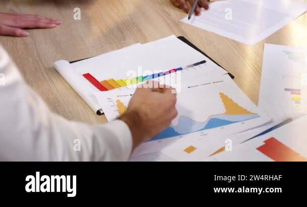 Review charts Stock Videos & Footage - HD and 4K Video Clips - Alamy