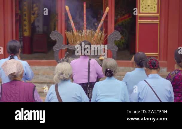 Praying women in temple Stock Videos & Footage - HD and 4K Video Clips ...