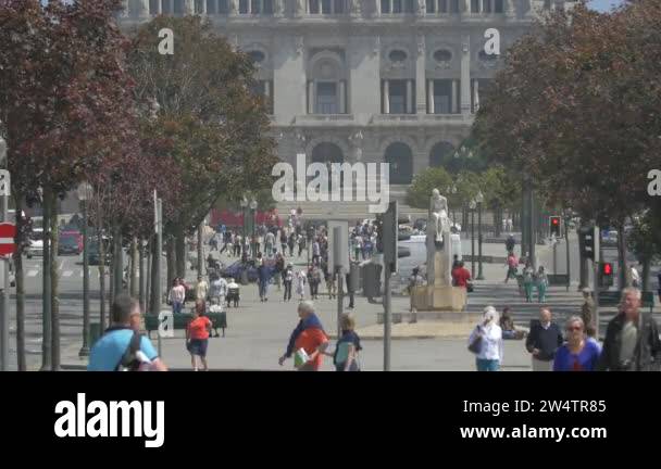 Busy square Stock Videos & Footage - HD and 4K Video Clips - Alamy