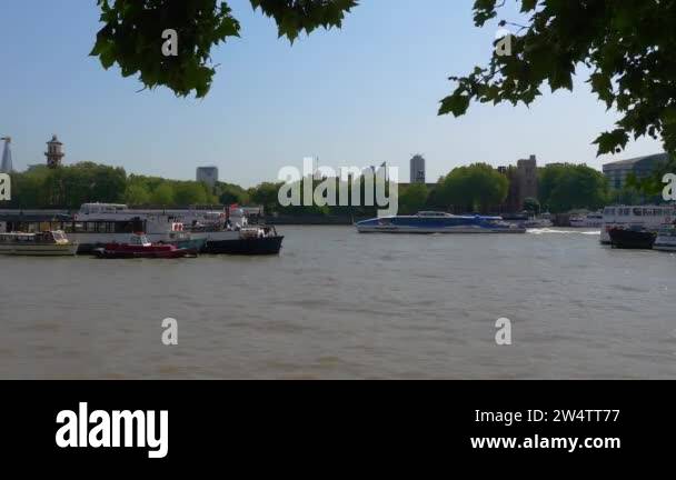 Thames houseboat Stock Videos & Footage - HD and 4K Video Clips - Alamy