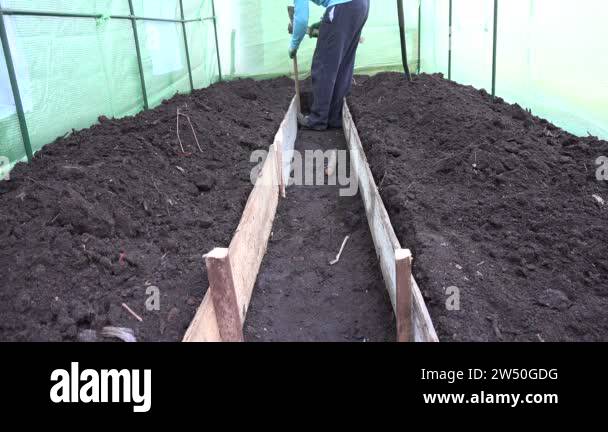 Hammer and stake Stock Videos & Footage - HD and 4K Video Clips - Alamy