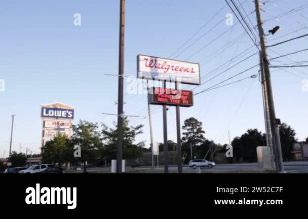 Walgreens sign logo Stock Videos & Footage - HD and 4K Video Clips - Alamy
