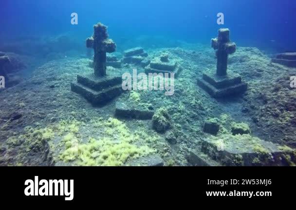 Underwater cemetery Stock Videos & Footage - HD and 4K Video Clips - Alamy